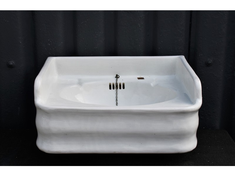 Antique and reclaimed bathroom basins, cloakroom basins and sinks ...