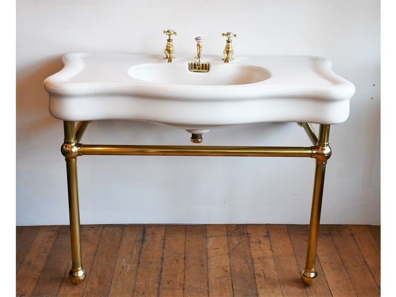 Antique and reclaimed bathroom basins, cloakroom basins and sinks ...