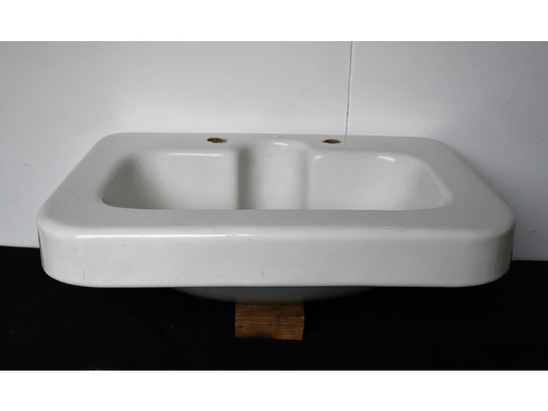 Antique and reclaimed bathroom basins, cloakroom basins and sinks ...