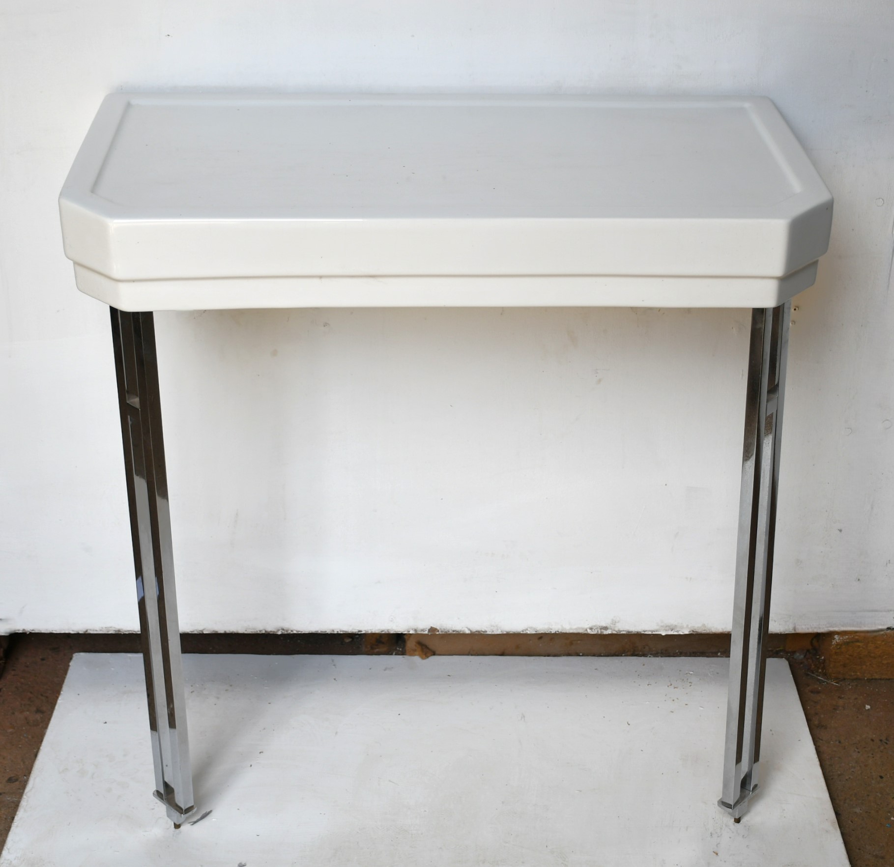 Bathroom Tables | Mongers